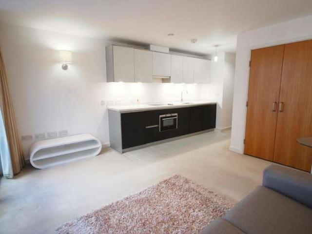 1 Bedroom Studio Flat