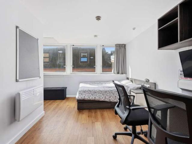 1 Bedroom Studio Flat