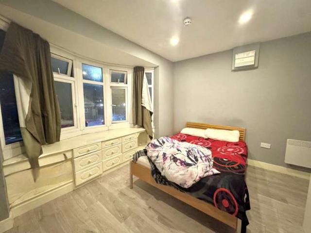1 Bedroom Studio Flat