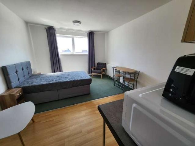 1 Bedroom Studio Flat