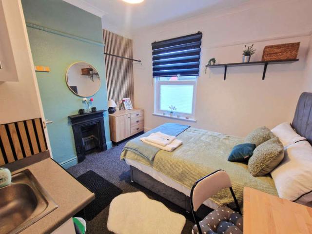 1 Bedroom Studio Flat