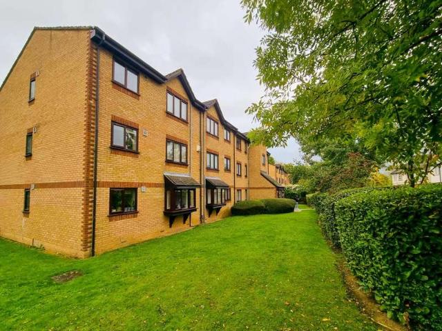 1 Bedroom Studio Flat