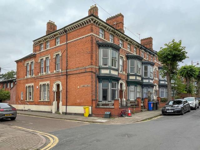 1 Bedroom Studio Flat