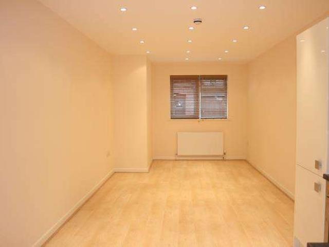 1 Bedroom Studio Flat