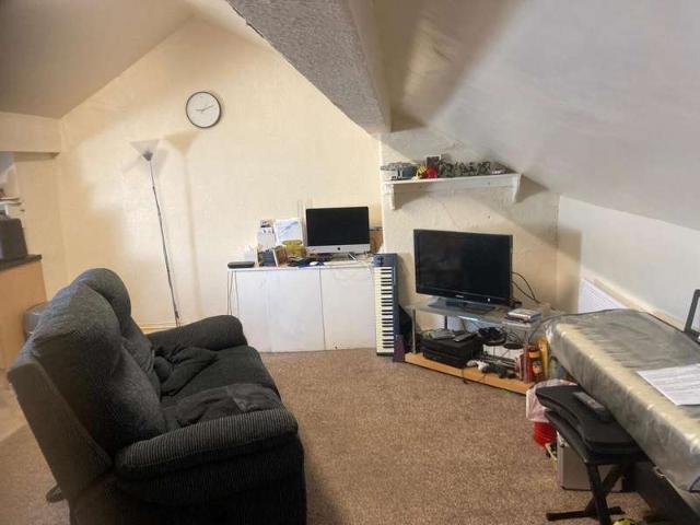 1 Bedroom Studio Flat