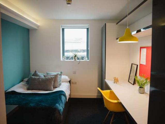 1 Bedroom Studio Flat