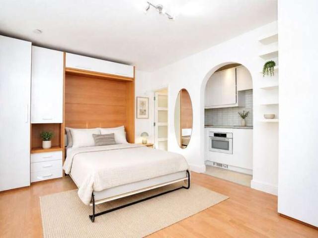 1 Bedroom Studio Flat