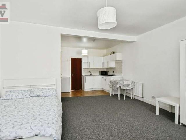 1 Bedroom Studio Flat