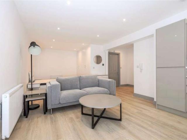 1 Bedroom Studio Flat
