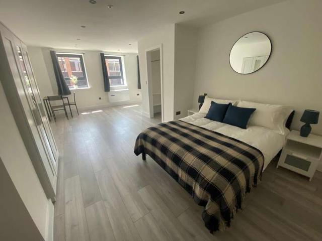 1 Bedroom Studio Flat