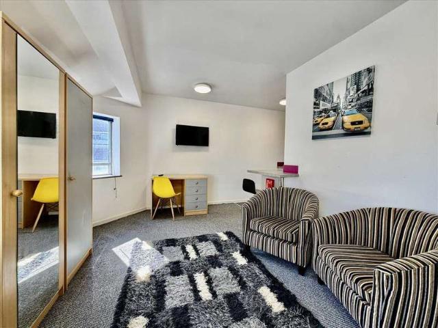 1 Bedroom Studio Flat