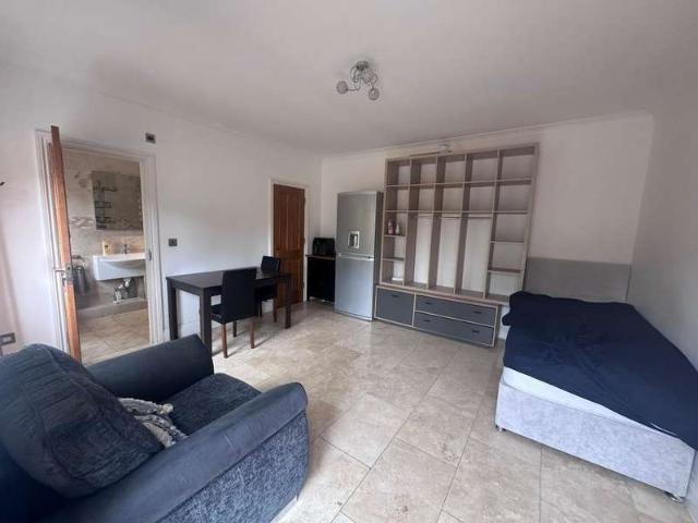 1 Bedroom Studio Flat