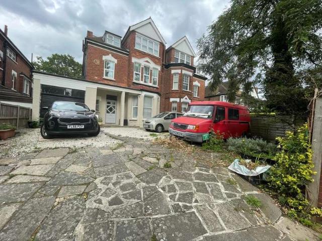 1 Bedroom Studio Flat