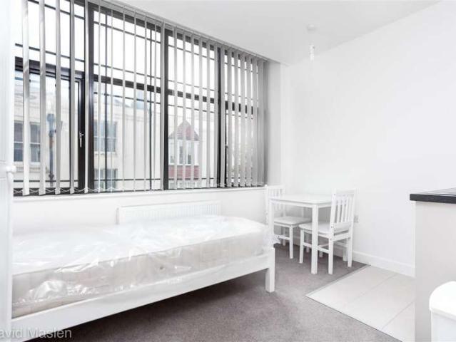 1 Bedroom Studio Flat