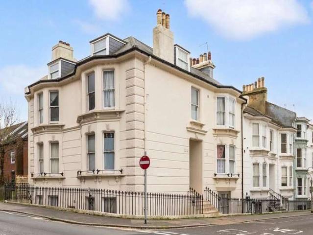 1 Bedroom Studio Flat