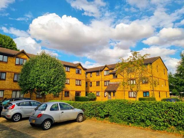 1 Bedroom Studio Flat