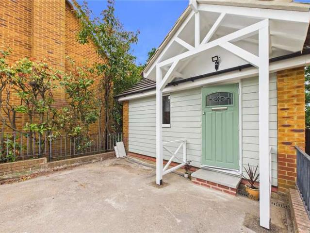 1 Bedroom Studio Flat
