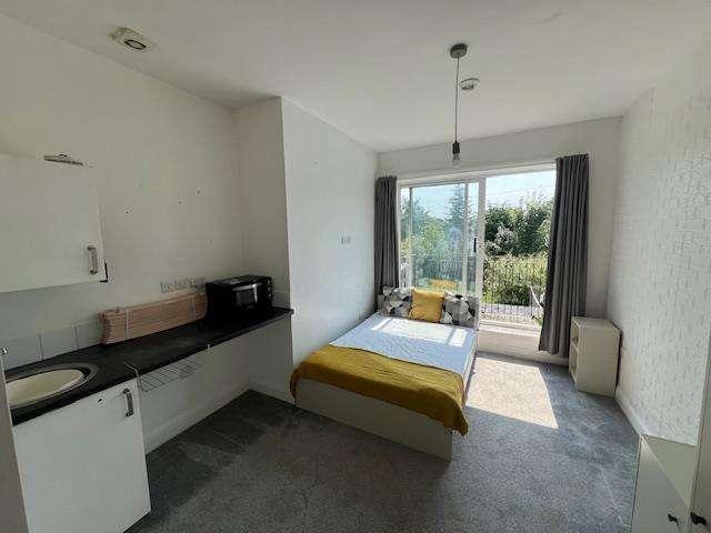 1 Bedroom Studio Flat