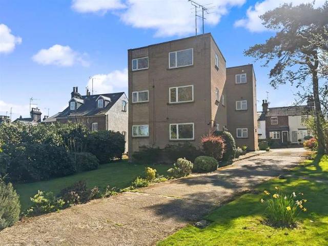 1 Bedroom Studio Flat