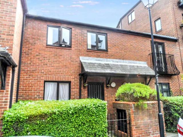 1 Bedroom Studio Flat