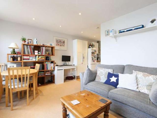 1 Bedroom Studio Flat