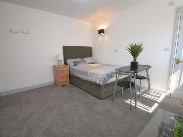 1 Bedroom Studio Flat