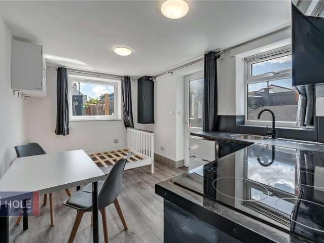 1 Bedroom Studio Flat