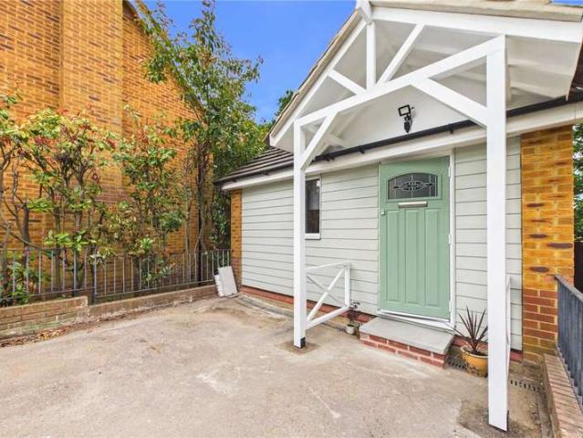 1 Bedroom Studio Flat