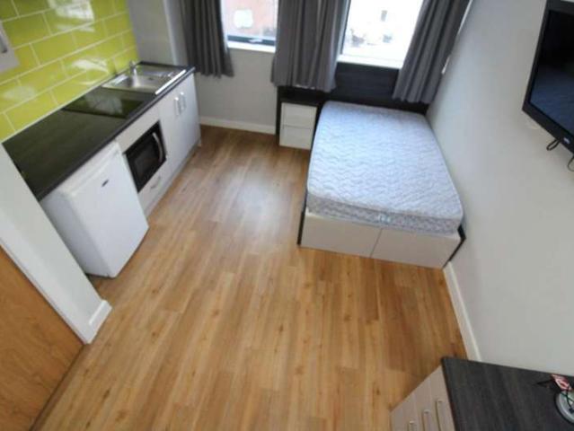 1 Bedroom Studio Flat