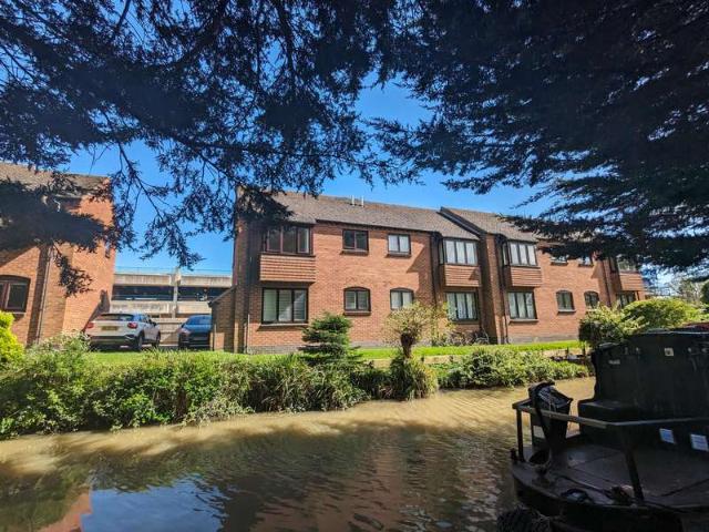 1 Bedroom Studio Flat