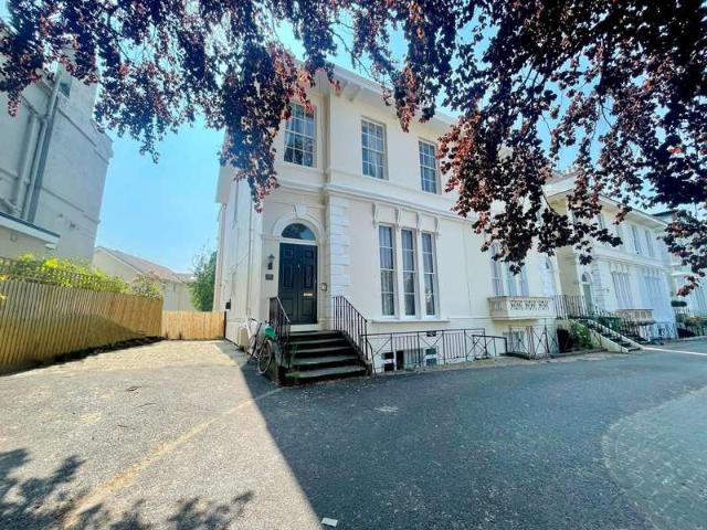 1 Bedroom Studio Flat