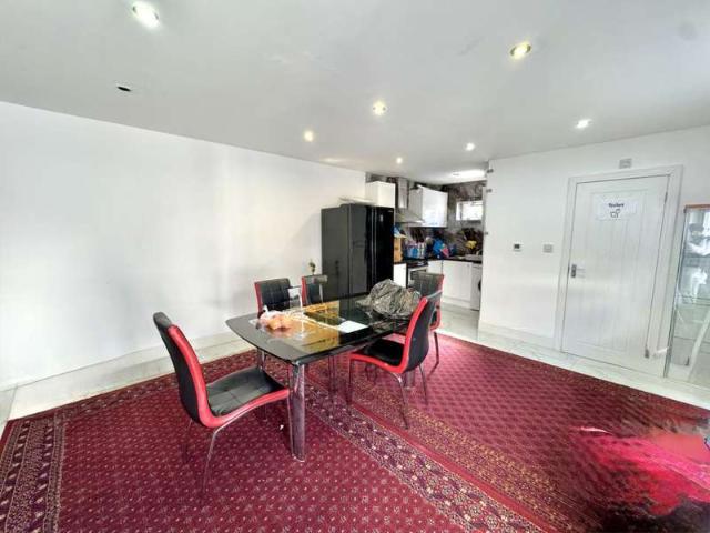 1 Bedroom Studio Flat