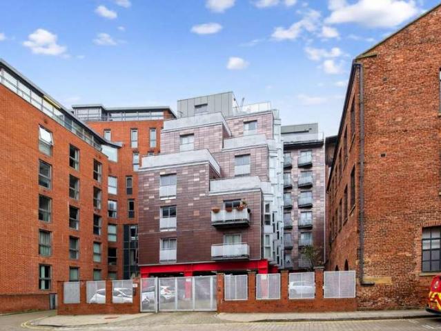 1 Bedroom Studio Flat