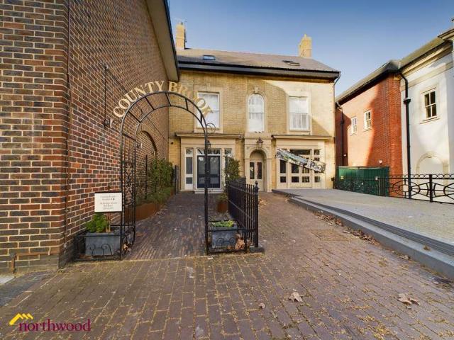 1 Bedroom Studio Flat