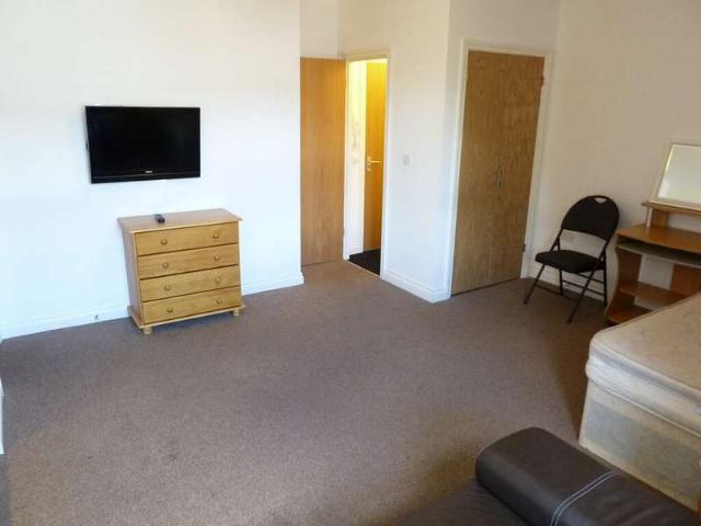 1 Bedroom Studio Flat