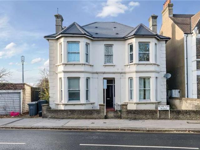 1 Bedroom Studio Flat
