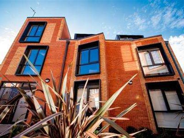 1 Bedroom Studio Flat