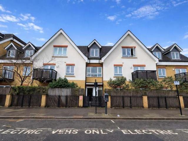 1 Bedroom Studio Flat