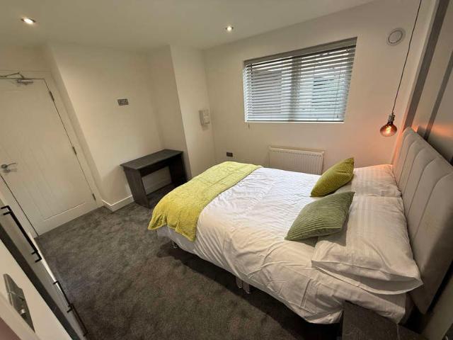 1 Bedroom Studio Flat