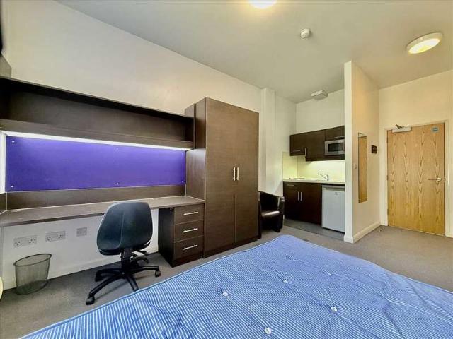 1 Bedroom Studio Flat