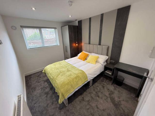 1 Bedroom Studio Flat