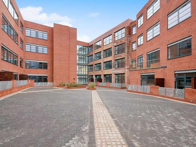 1 Bedroom Studio Flat