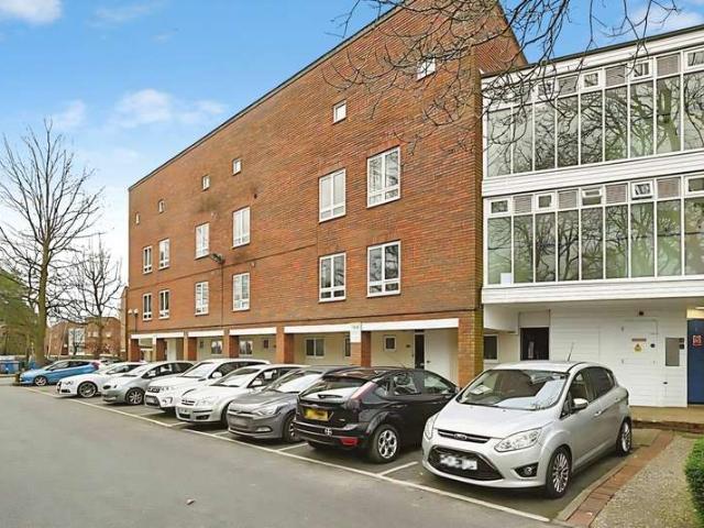 1 Bedroom Studio Flat