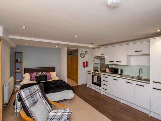 1 Bedroom Studio Flat