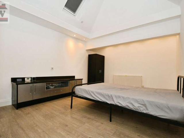 1 Bedroom Studio Flat