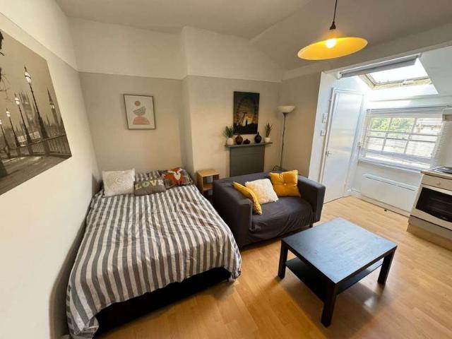 1 Bedroom Studio Flat