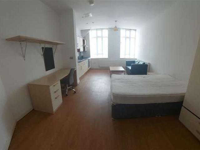 1 Bedroom Studio Flat