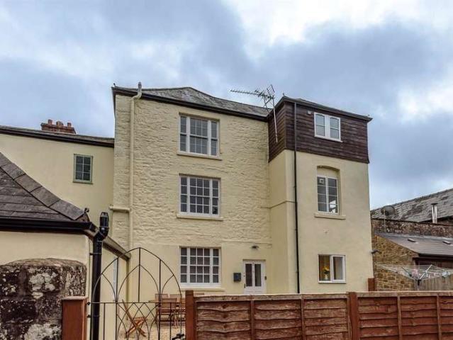 1 Bedroom Studio Flat