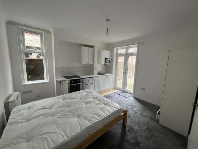 1 Bedroom Studio Flat
