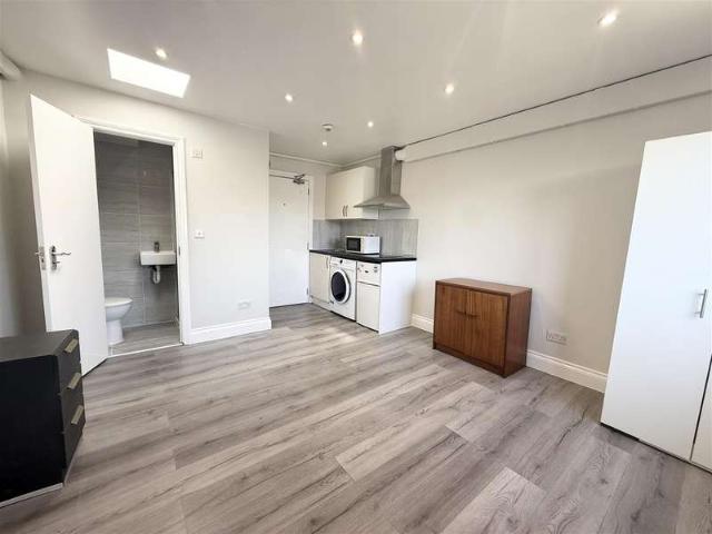 1 Bedroom Studio Flat